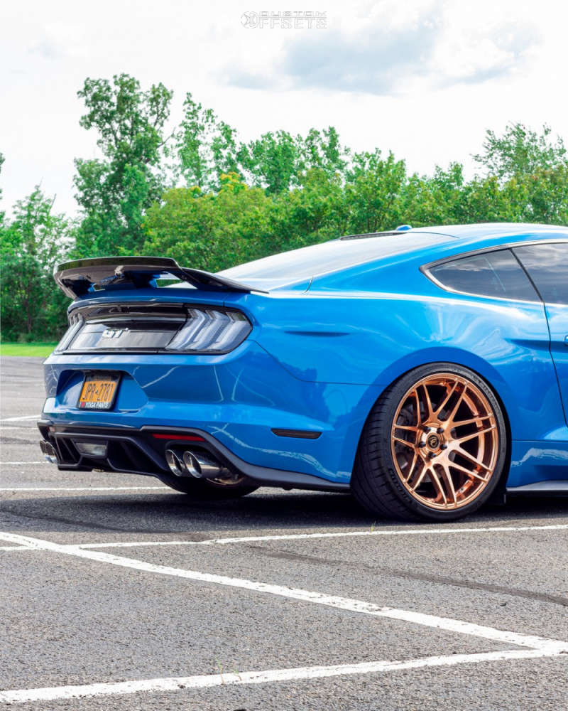 2020 Ford Mustang with 20x10.5 30 Forgestar F14 and 285/30R20 Michelin ...