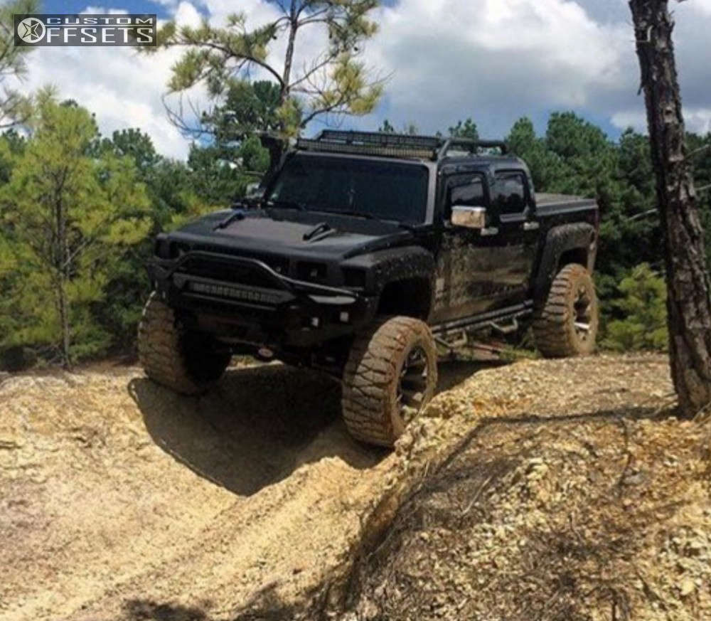 2009 Hummer H3T with 20x12 -43 Fuel Assault and 37/13.5R20 Nitto Mud ...