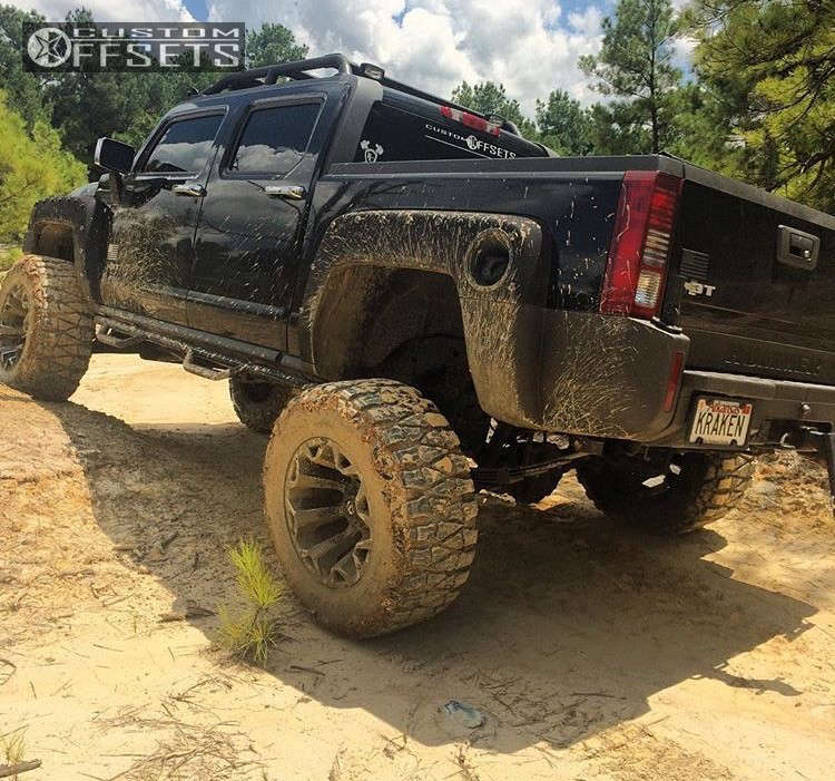 2009 Hummer H3T with 20x12 -43 Fuel Assault and 37/13.5R20 Nitto Mud ...