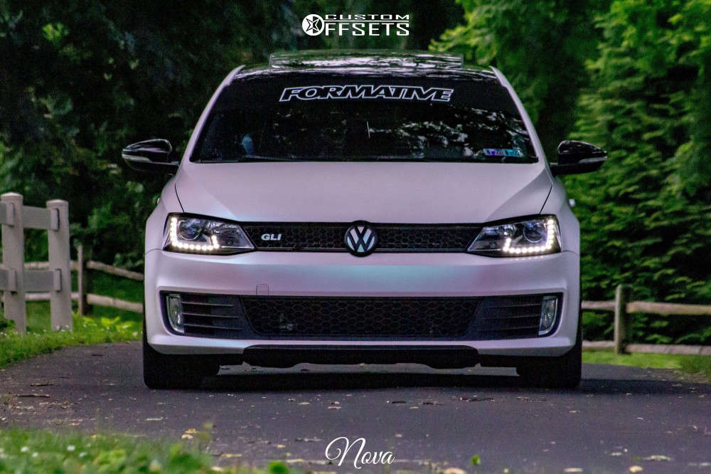 2013 Volkswagen Jetta with 18x8.5 45 Rotiform Blq and 215/35R18 Nankang ...