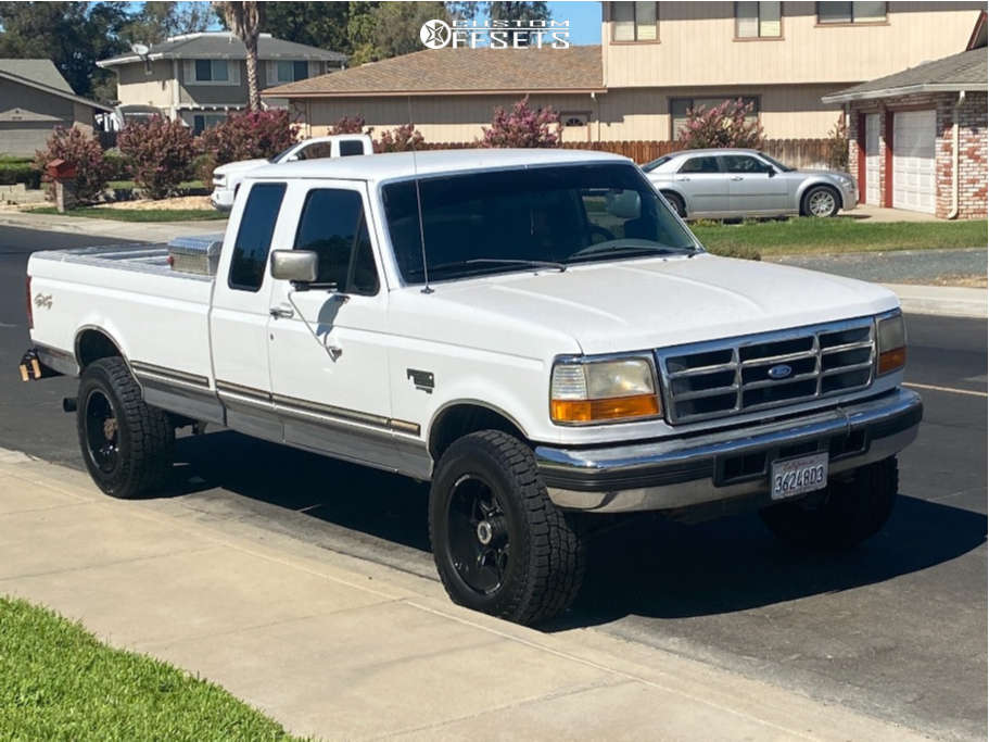 1997 Ford F-250 with 18x10 -24 Moto Metal Mo970 and 285/10.5R18 SQM3 ...