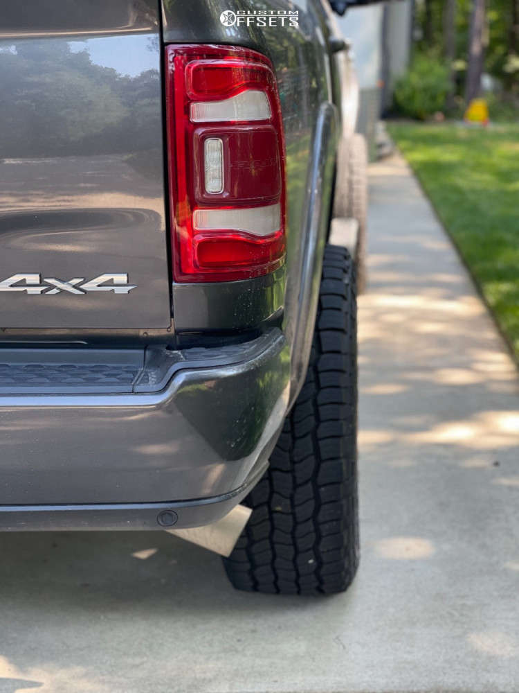 2019 Ram 2500 with 20x10 -19 Hardrock H703 and 35/12.5R20 Cooper ...