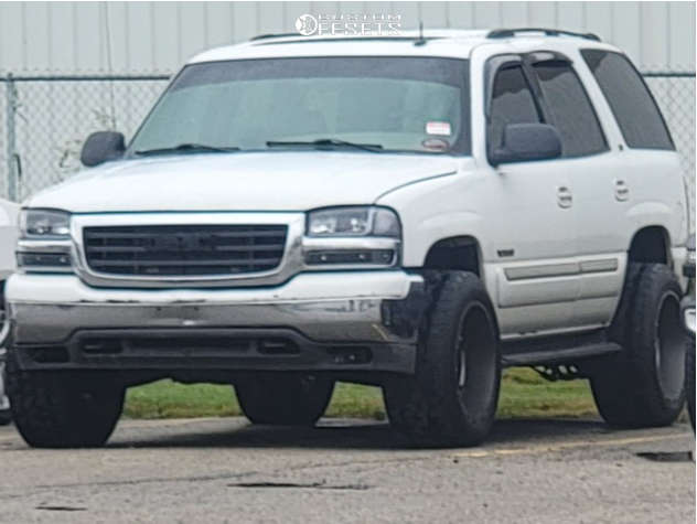 2002 GMC Yukon with 20x12 -44 Hostile H105 and 305/50R20 Nitto Nt420v ...