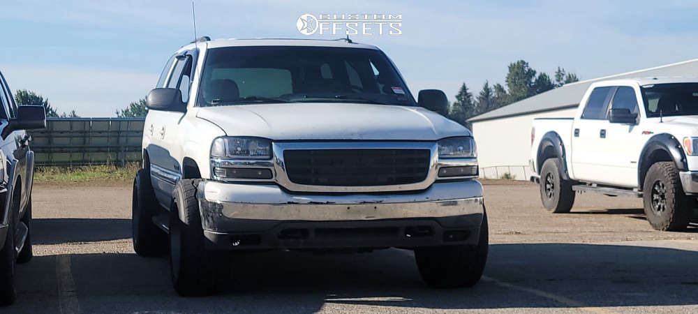 2002 GMC Yukon with 20x12 -44 Hostile H105 and 305/50R20 Nitto Nt420v ...