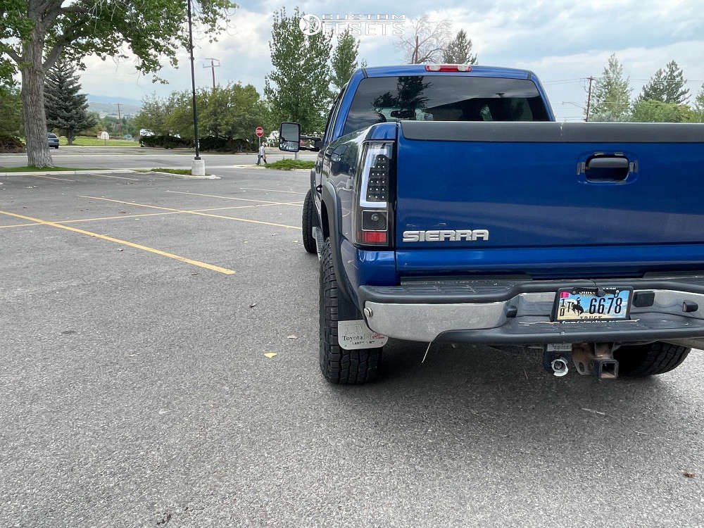 2004 GMC Sierra 2500 HD with 17x9 -6 Pro Comp 7032 and 33/12.5R17 ...