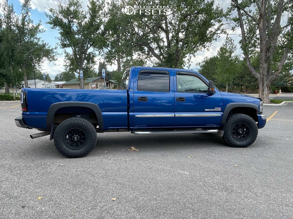 2004 GMC Sierra 2500 HD with 17x9 -6 Pro Comp 7032 and 33/12.5R17 ...