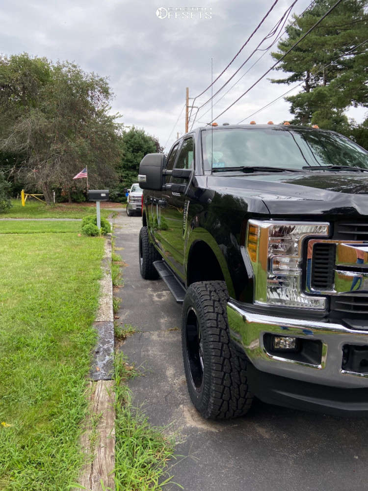 2018 Ford F-250 Super Duty with 20x10 -24 Moto Metal Mo992 and 35/12 ...