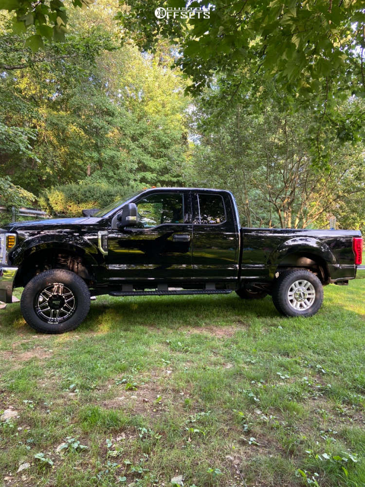 2018 Ford F-250 Super Duty with 20x10 -24 Moto Metal Mo992 and 35/12 ...