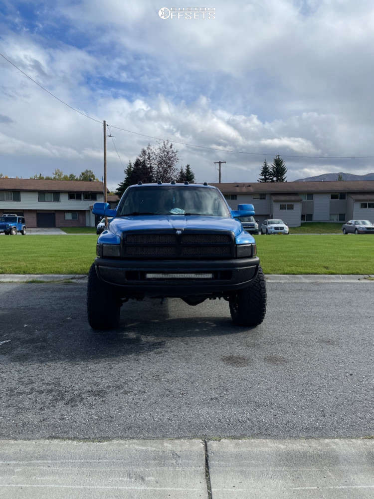 1995 Dodge Ram 2500 with 20x12 -44 Hostile Predator and 35/12.5R20 ...