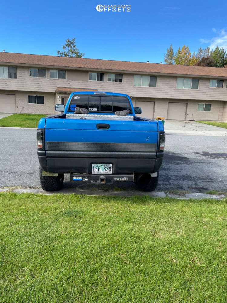 1995 Dodge Ram 2500 with 20x12 -44 Hostile Predator and 35/12.5R20 ...