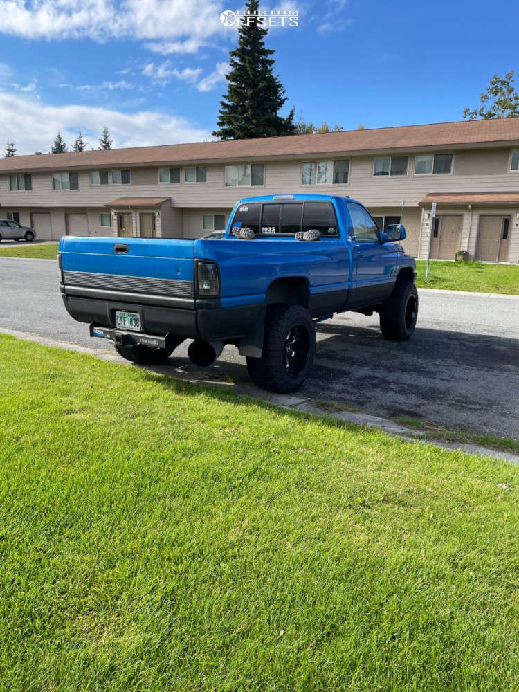 1995 Dodge Ram 2500 with 20x12 -44 Hostile Predator and 35/12.5R20 ...