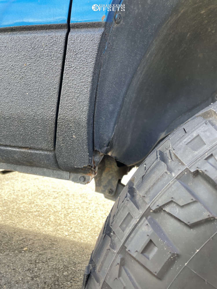 1995 Dodge Ram 2500 with 20x12 -44 Hostile Predator and 35/12.5R20 ...