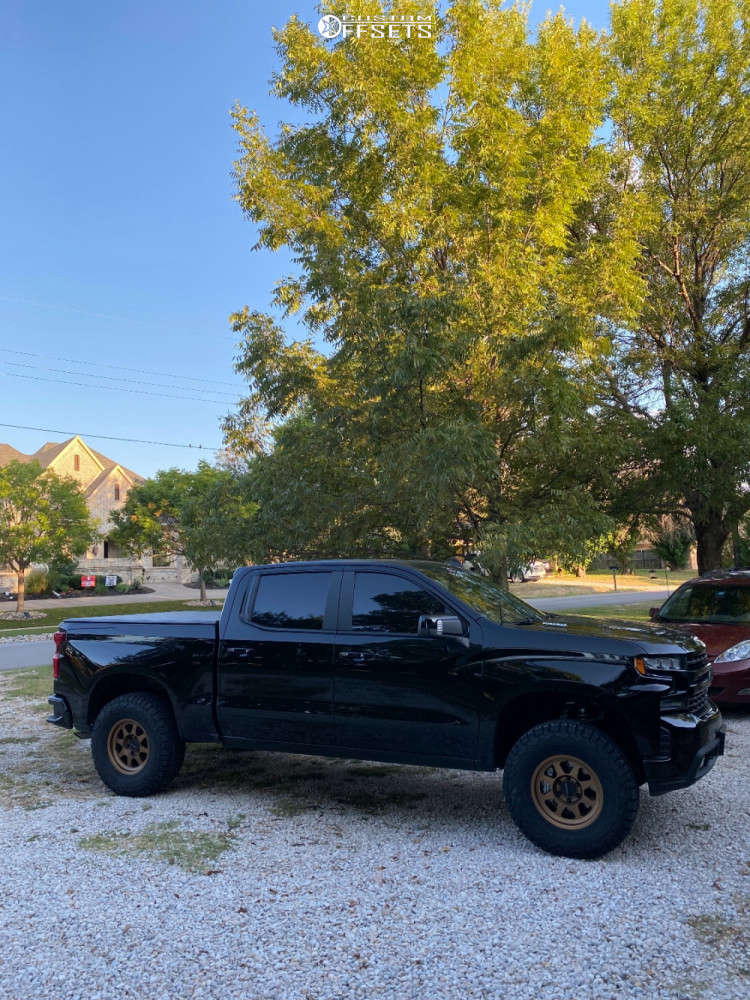 2021 Chevrolet Silverado 1500 with 17x8.5 0 Method Mr701 and 35/12.5R17 ...