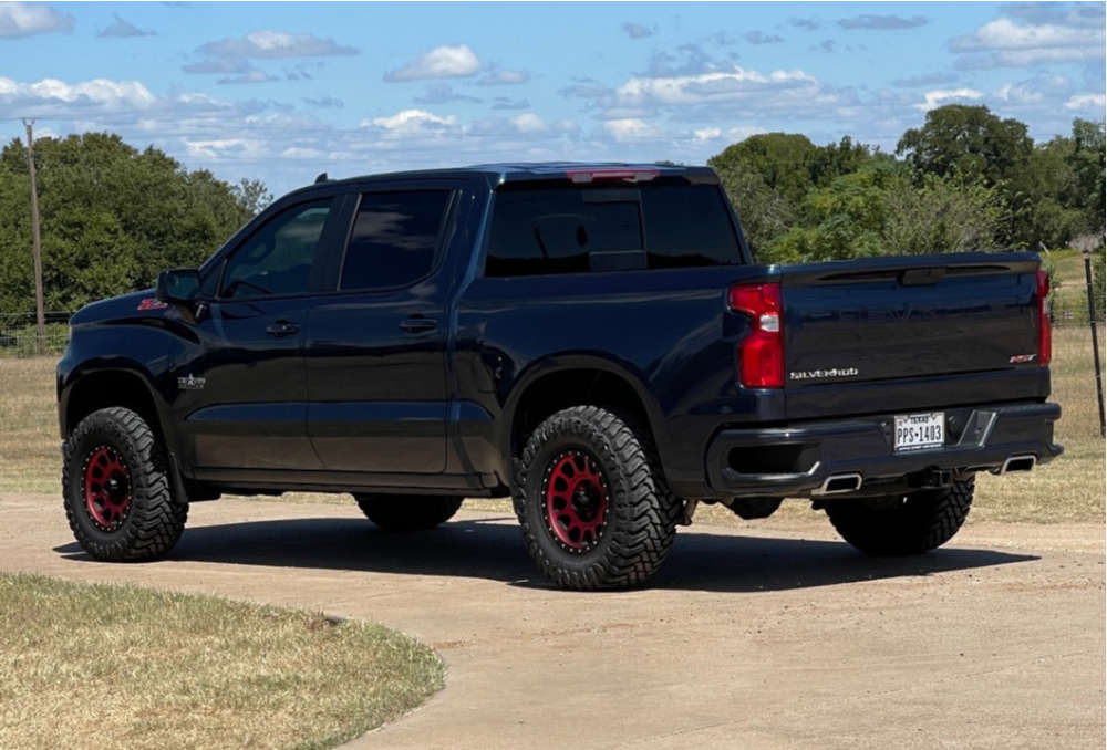 2020 Chevrolet Silverado 1500 with 17x8.5 0 Method Mr305 and 33/12.5R17 ...