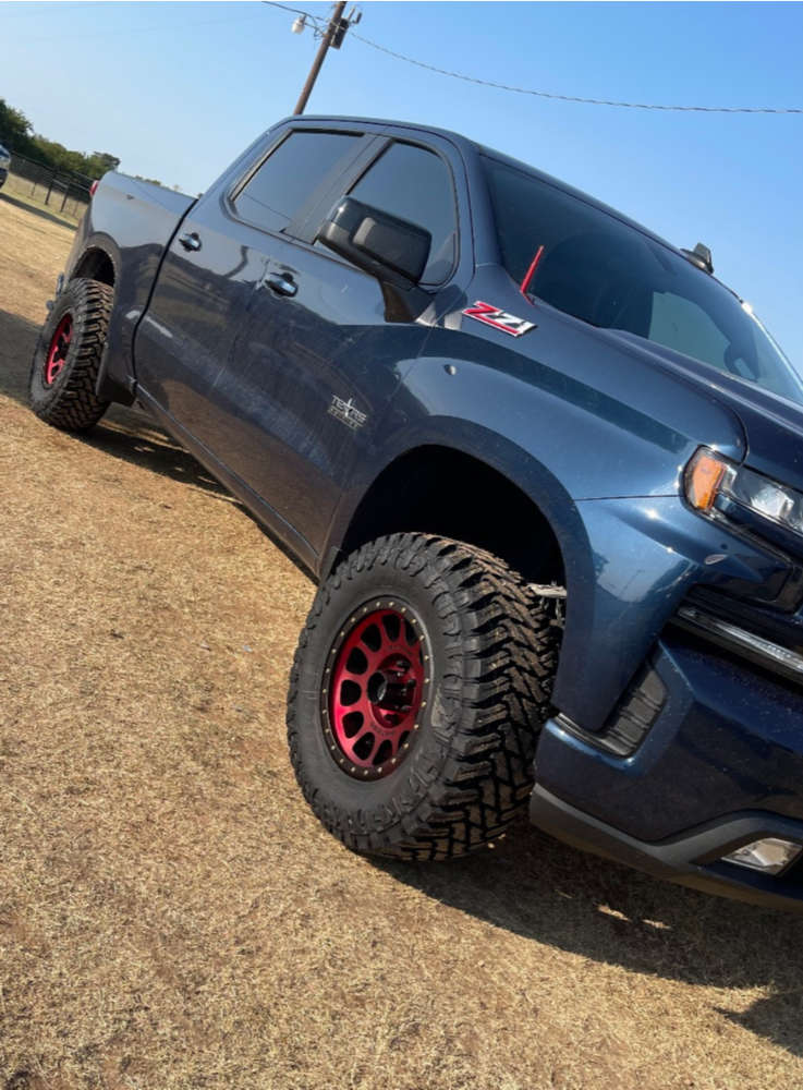 2020 Chevrolet Silverado 1500 with 17x8.5 0 Method Mr305 and 33/12.5R17 ...