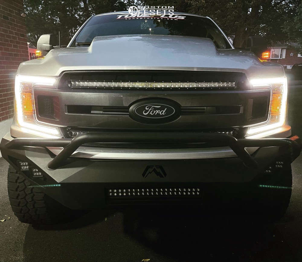 2018 Ford F-150 with 22x12 -44 Fuel Vortex and 35/12.5R22 Thunderer M/t ...