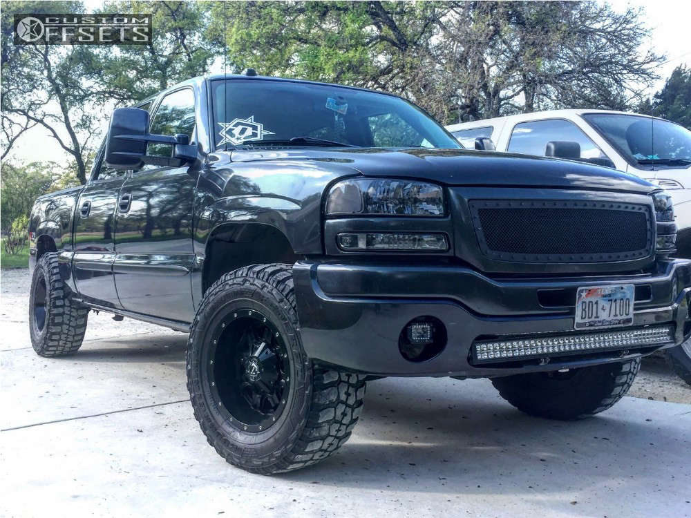 2004 GMC Sierra 1500 with 17x9 -12 TIS 535B and 285/70R17 Federal ...