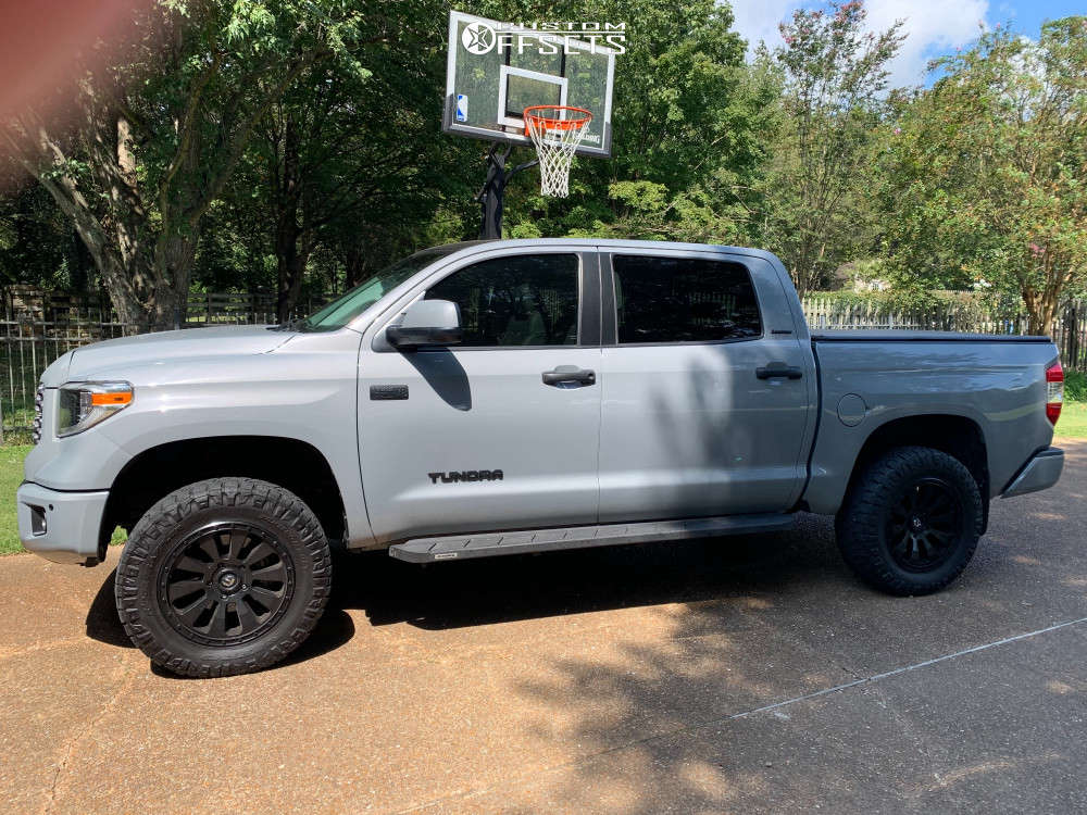 2019 Toyota Tundra with 20x9 -1 Fuel Tactic and 35/12.5R20 Nitto Ridge ...