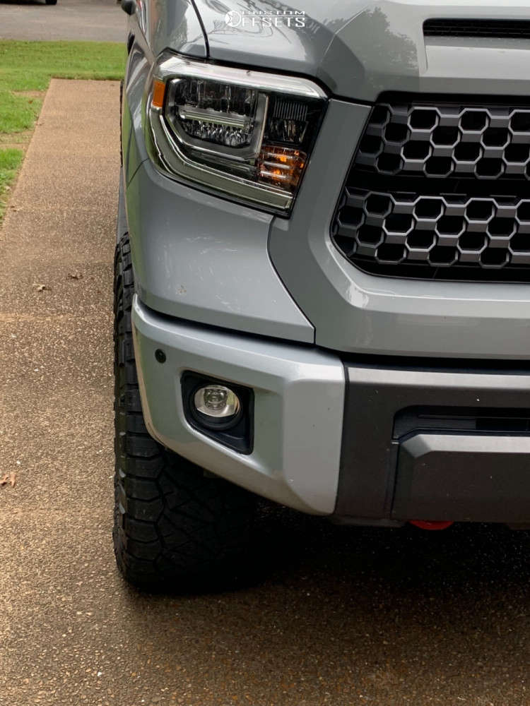 2019 Toyota Tundra with 20x9 -1 Fuel Tactic and 35/12.5R20 Nitto Ridge ...