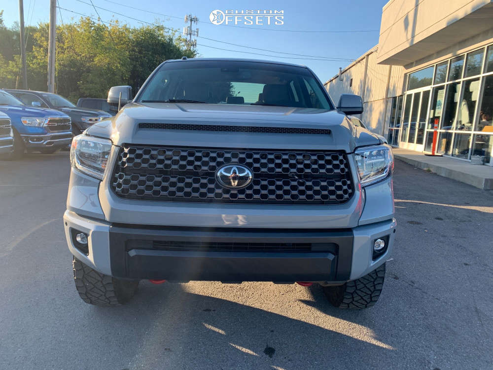 2019 Toyota Tundra with 20x9 -1 Fuel Tactic and 35/12.5R20 Nitto Ridge ...