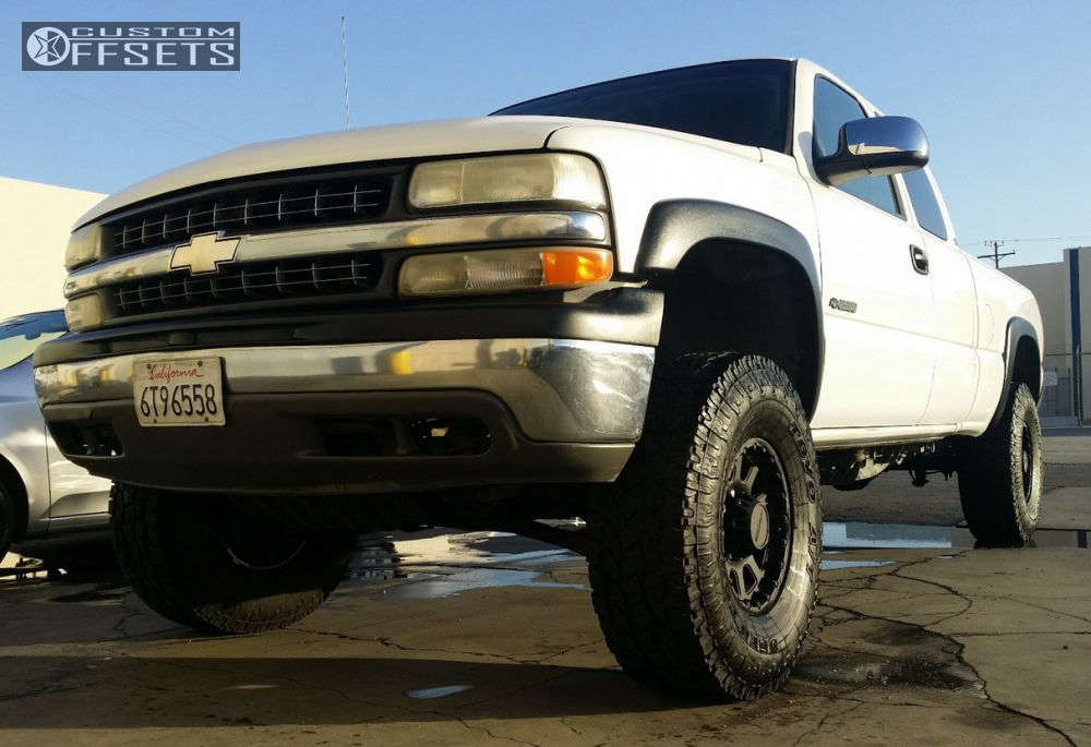 2001 Chevrolet Silverado 2500 with 16x8 0 Pro Comp 7032 and 315/70R16 ...