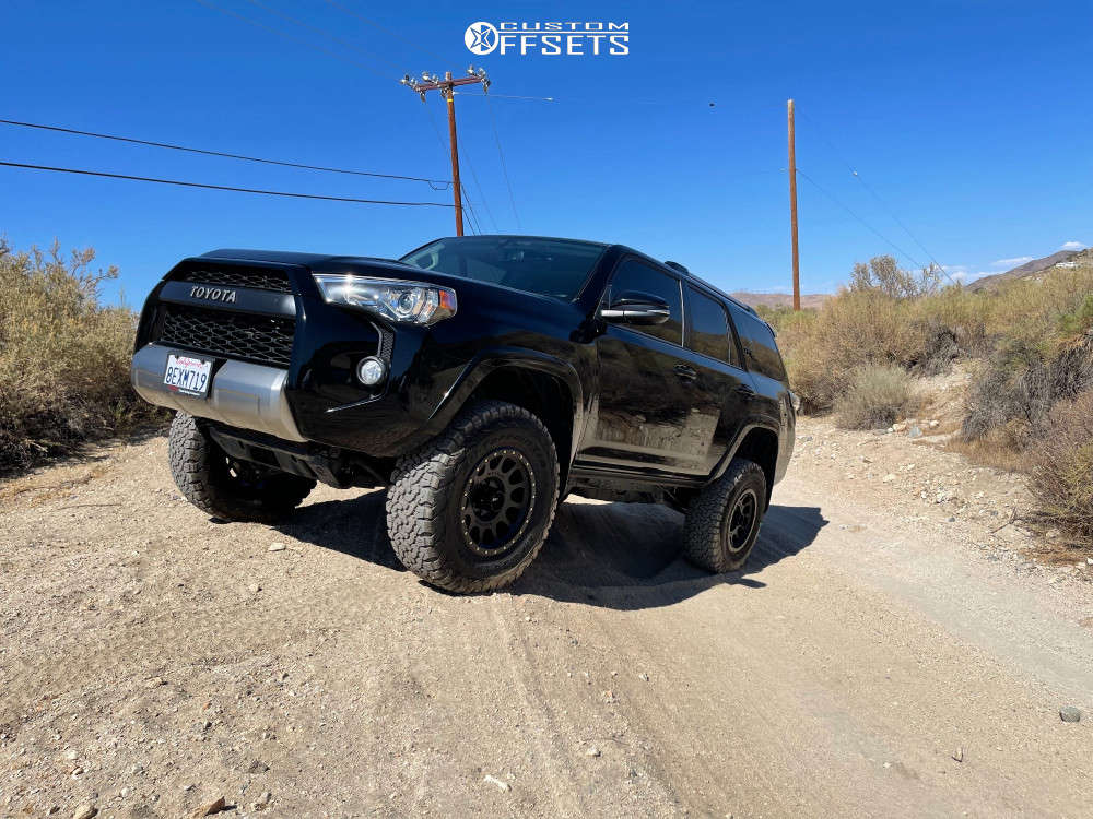 2018 Toyota 4Runner with 17x8.5 -0 Method Mr305 and 285/70R17 ...