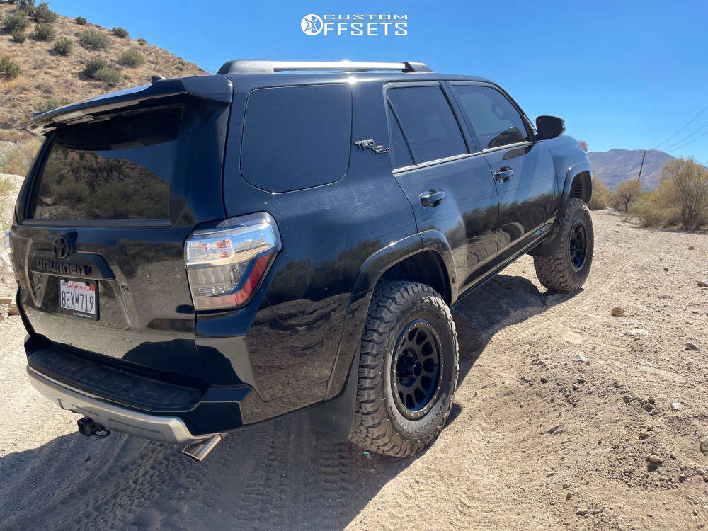 2018 Toyota 4Runner with 17x8.5 -0 Method Mr305 and 285/70R17 ...