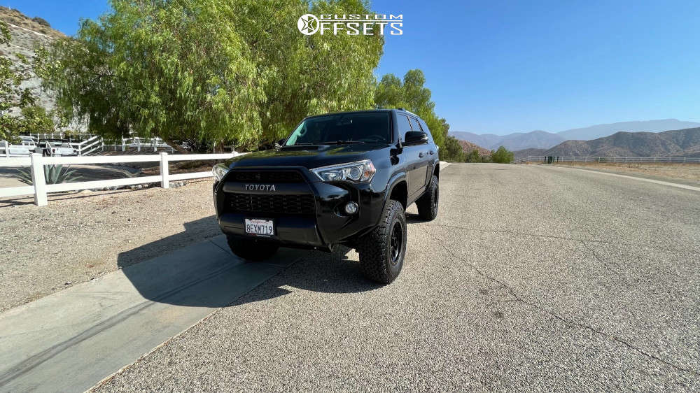 2018 Toyota 4Runner with 17x8.5 -0 Method Mr305 and 285/70R17 ...