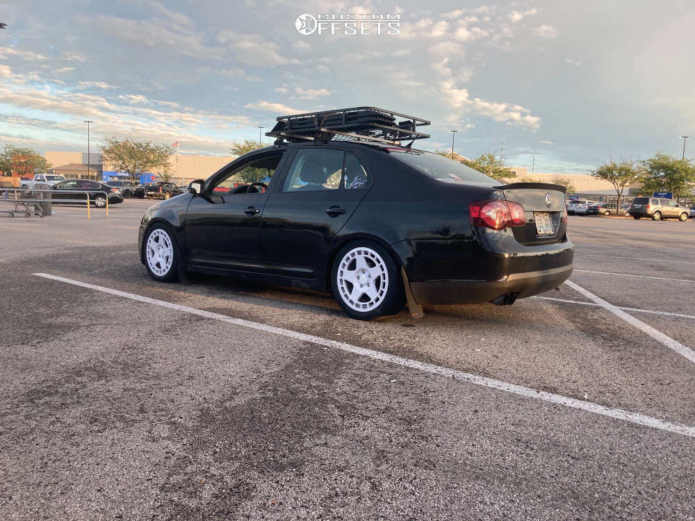 2009 Volkswagen Jetta with 17x7.5 35 Fifteen52 Turbomac and 225/45R17 ...