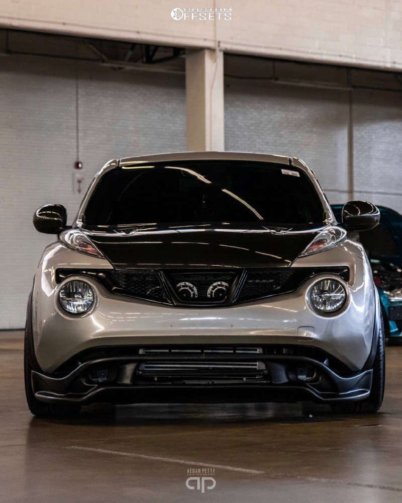 2014 Nissan Juke with 19x9.5 25 Work Cr Kai and 235/35R19 Venom Power ...