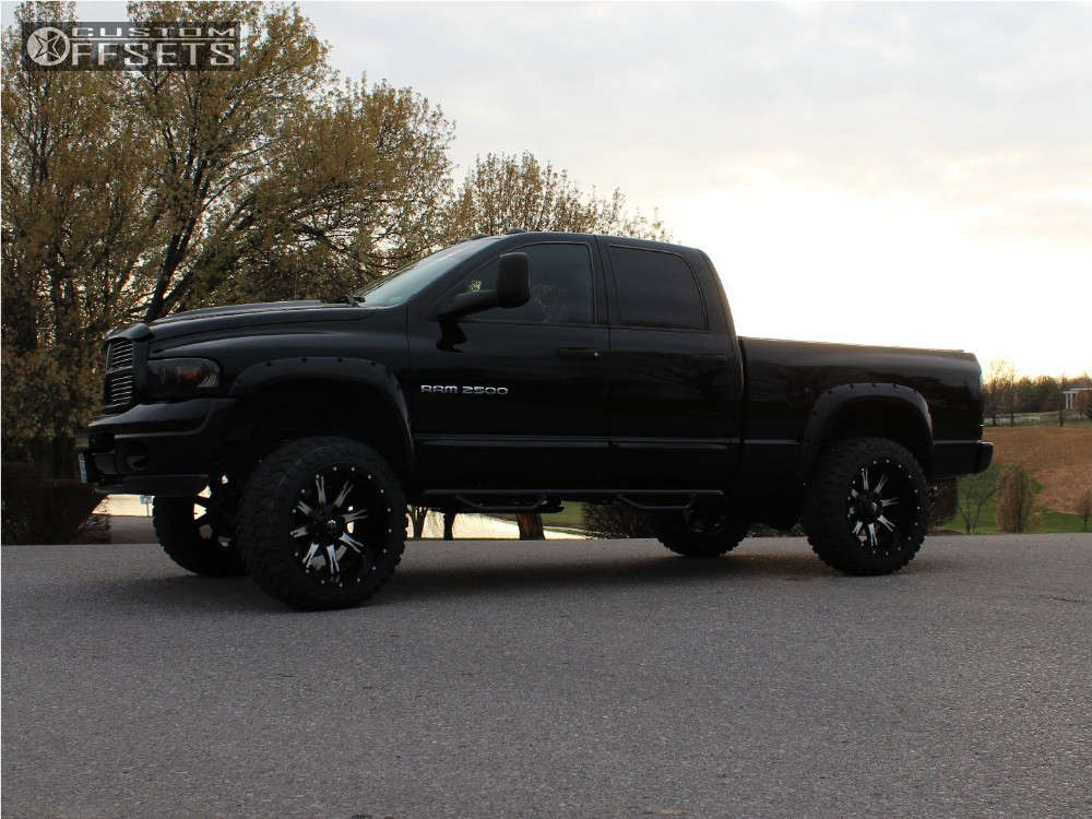 2004 Dodge Ram 2500 with 22x12 -44 Fuel Nutz and 35/12.5R22 Atturo ...