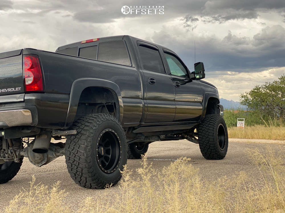 2005 Chevrolet Silverado 2500 HD with 20x12 -52 Method NV and 37/13 ...