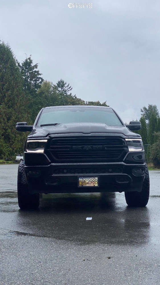 2020 Ram 1500 with 22x12 44 TIS Forged 547BM and 33/12.5R22 Venom Power ...