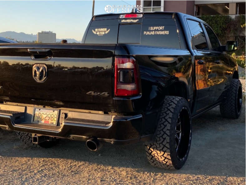 2020 Ram 1500 with 22x12 44 TIS Forged 547BM and 33/12.5R22 Venom Power ...