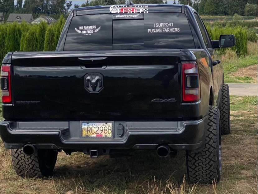 2020 Ram 1500 with 22x12 44 TIS Forged 547BM and 33/12.5R22 Venom Power ...