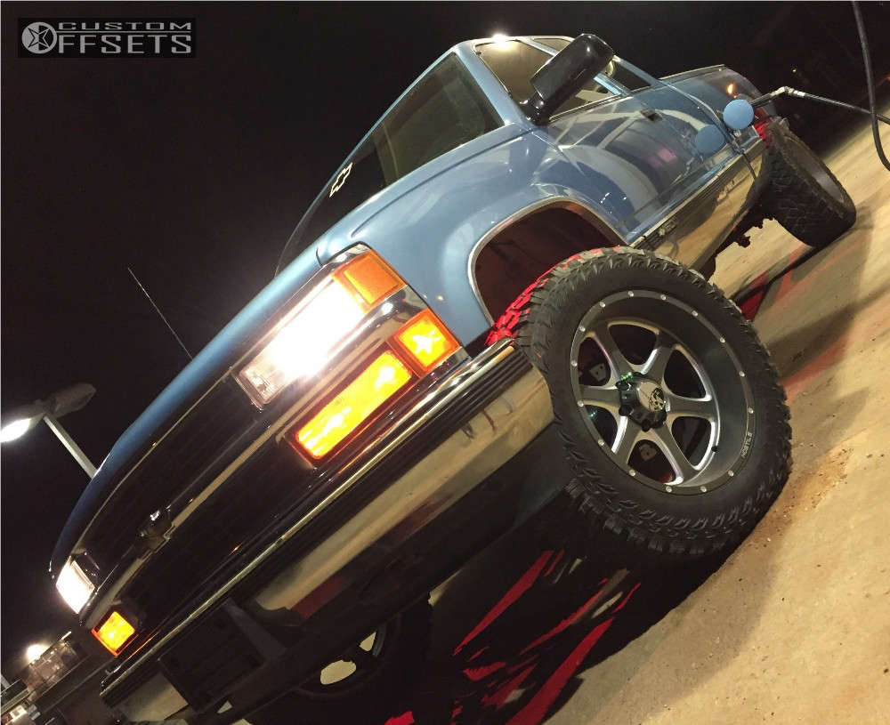 1996 Chevrolet K1500 with 20x10 -19 Hostile Exile and 33/12.5R20 Maxxis ...