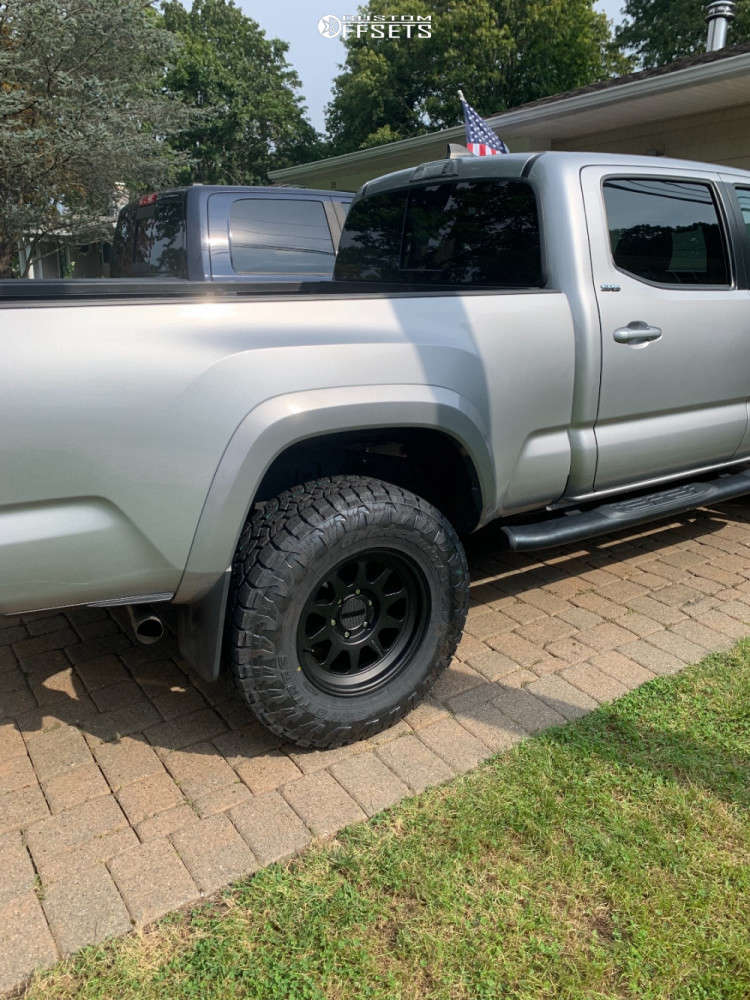 2018 Toyota Tacoma with 17x8.5 Method Mr316 and 285/70R17 Toyo Tires ...