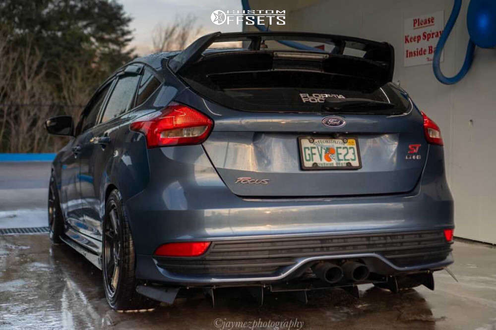 2018 Ford Focus with 18x8.5 35 9SiX9 SIX-1 and 235/40R18 Vercelli ...
