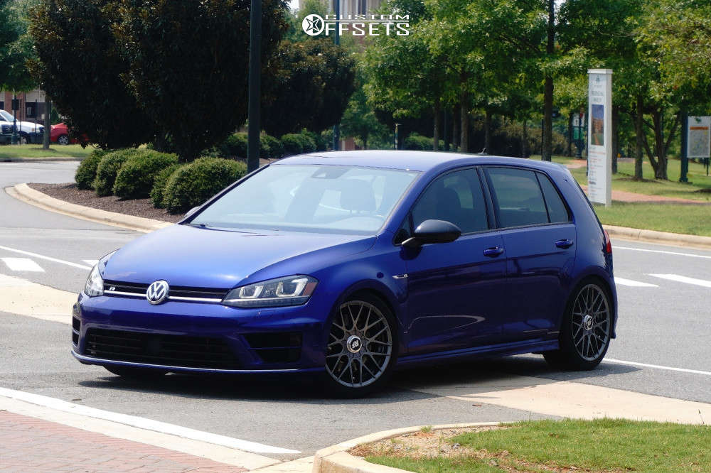 2016 Volkswagen Golf R with 18x8.5 45 Rotiform Rse and 235/40R18 ...