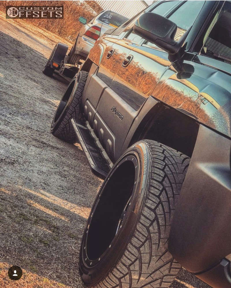 2002 Chevrolet Avalanche Wheel Offset Aggressive > 1" Outside Fender ...