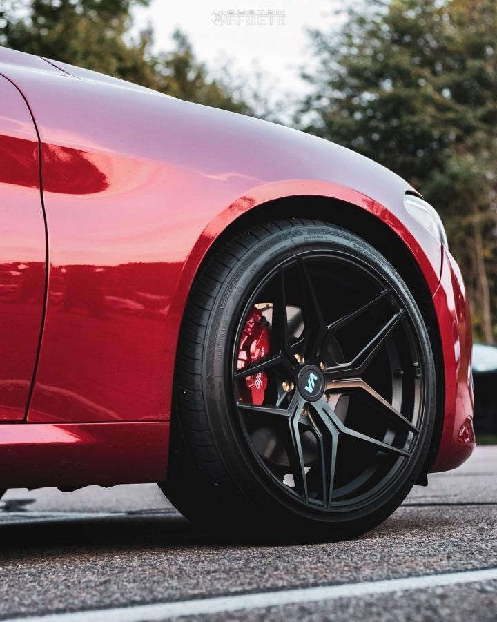 2018 Alfa Romeo Giulia with 19x8.5 25 Variant Xenon and 235/35R19 ...