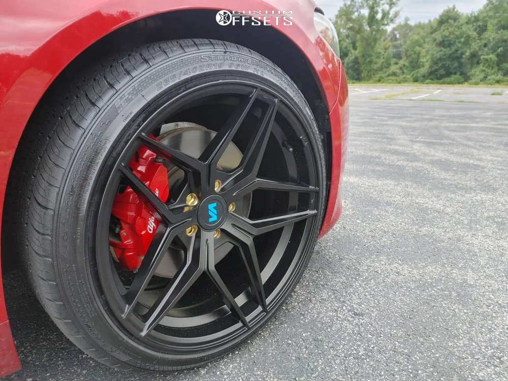 2018 Alfa Romeo Giulia with 19x8.5 25 Variant Xenon and 235/35R19 ...