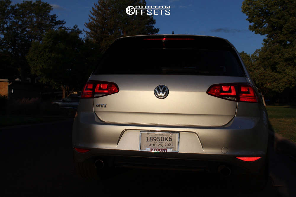 2017 Volkswagen GTI with 18x8.5 30 Rotiform Rse and 235/40R18 Michelin ...