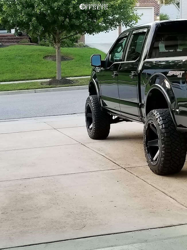 2016 Ford F-150 with 22x12 -44 Grid Gd04 and 35/12.5R22 Nitto Ridge ...