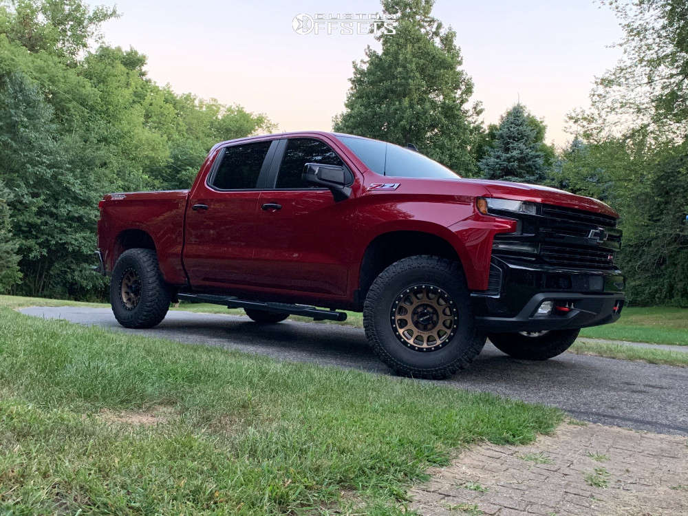 2019 Chevrolet Silverado 1500 with 17x9 0 Method Mr305 and 35/12.5R17 ...