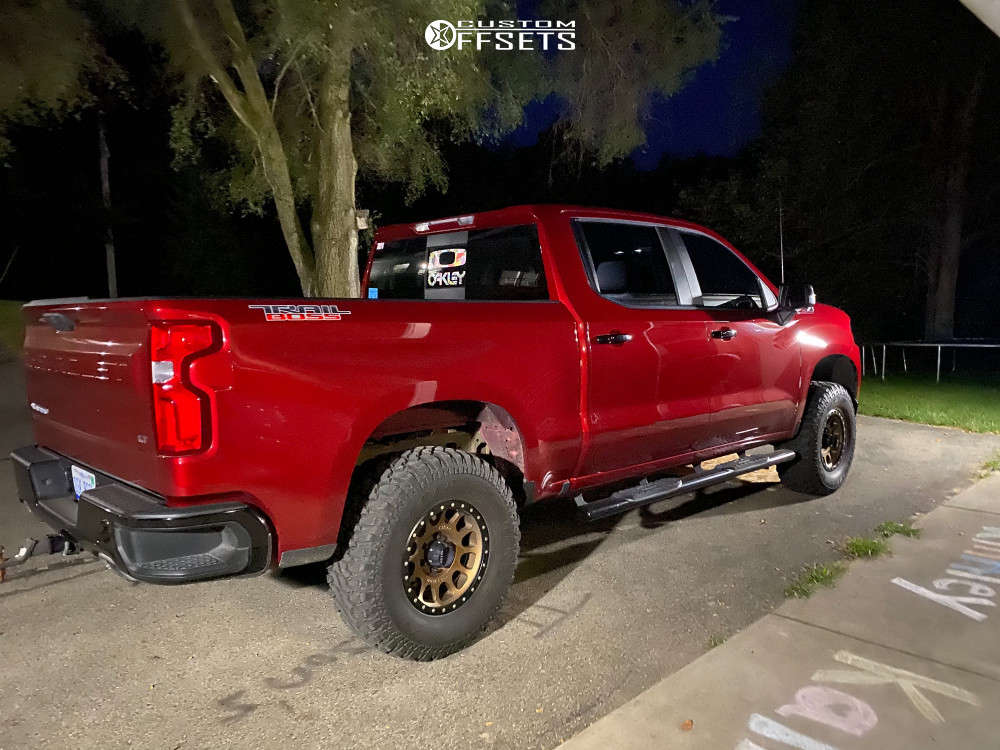 2019 Chevrolet Silverado 1500 with 17x9 0 Method Mr305 and 35/12.5R17 ...