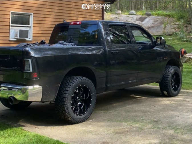 2016 Ram 1500 with 20x10 -25 Ultra Hunter and 33/12.5R20 Kenda Klever R ...