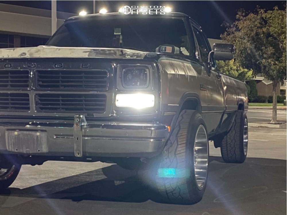 1993 Dodge D250 with 20x12 -51 Cali Offroad Sevenfold and 31/11.5R20 ...
