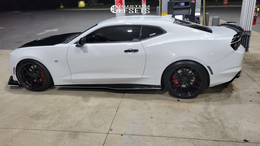 2019 Chevrolet Camaro with 20x10 25 Rohana Rfx11 and 285/30R20 ...