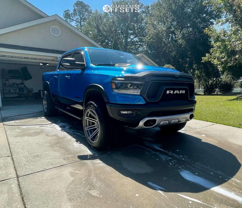 2020 Ram 1500 with 22x12 -44 4Play 4P08 and 35/12.5R22 Nitto Recon ...